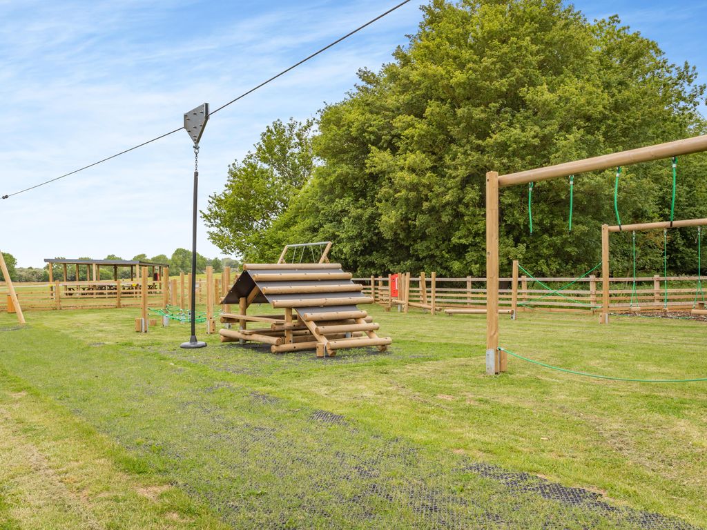 Explore the resort Landal Rockingham Forest